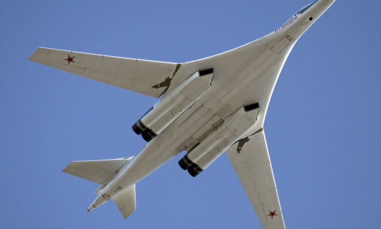 Russia’s first newly-built Tu-160M ‘White Swan’ strategic bomber performs debut flight - M5 Dergi